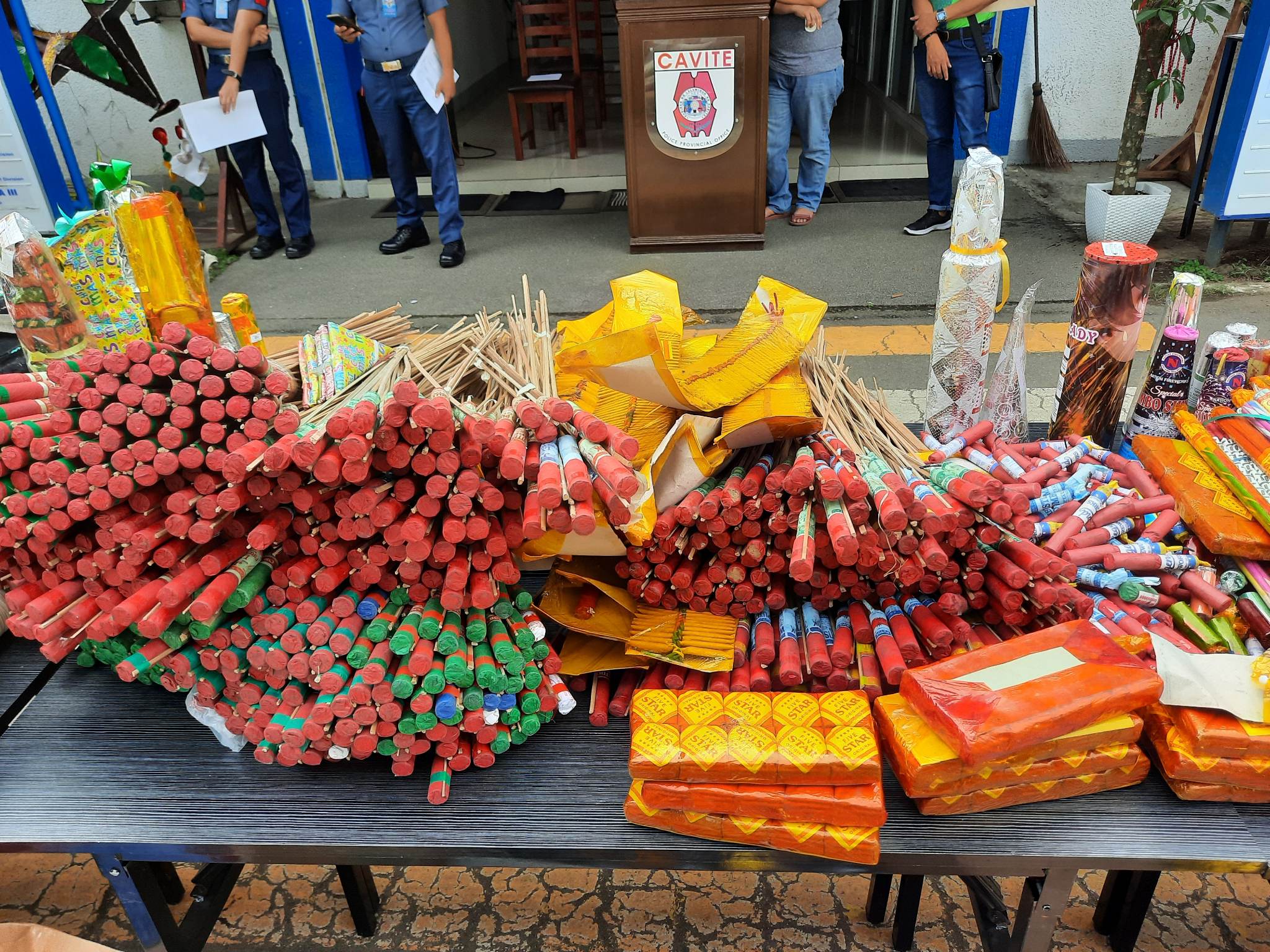 P265,000 halaga ng paputok kumpiskado sa Cavite - The Cavite Rising
